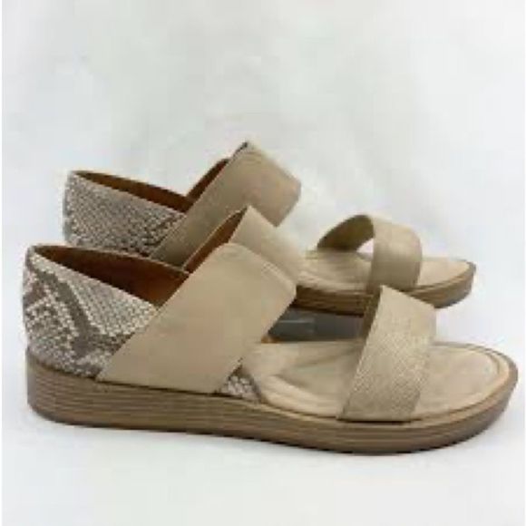 Sofft | Shoes | Eurosoft By Sofft Nenasandal Goldtaupesnake 85 | Poshmark